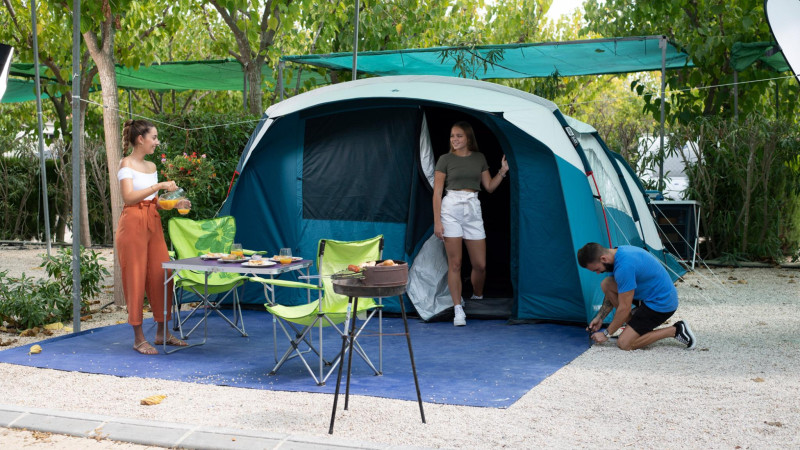 Discover the 430 plots of the campsite La Marina in Alicante